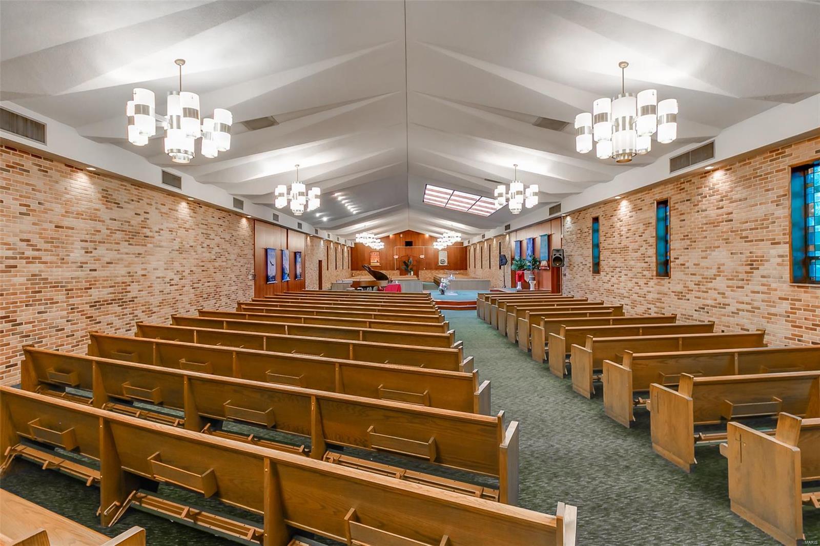 For Sale 10901 Saint Henry Lane, St Ann MO 63074